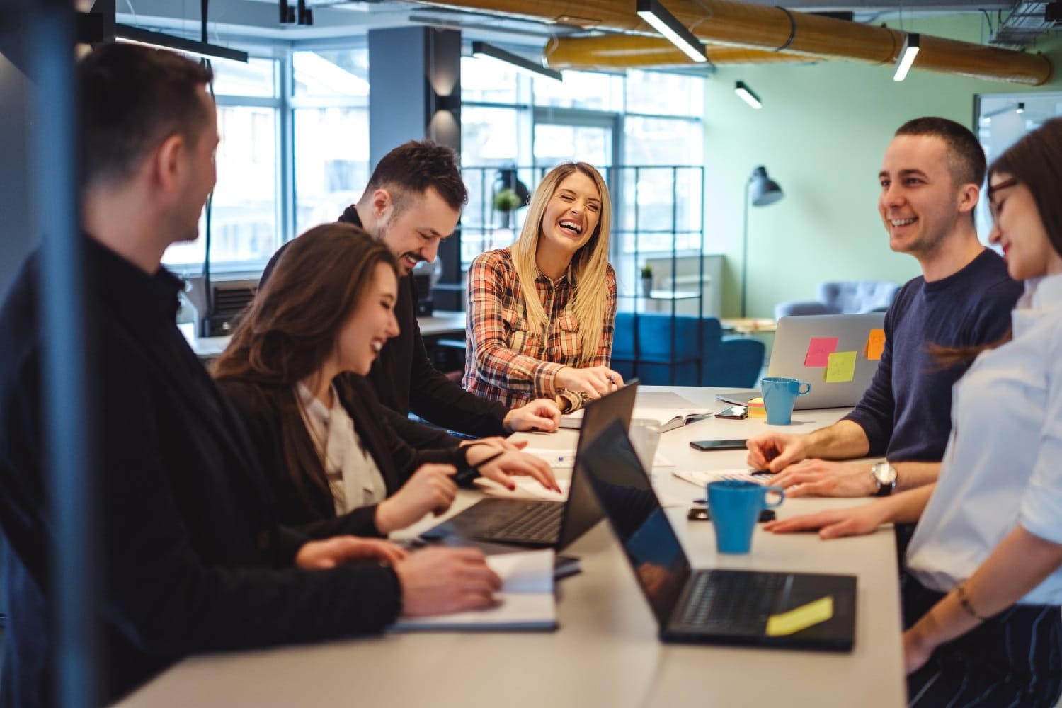 How to Be a Good Co-Worker: Qualities & Benefits
