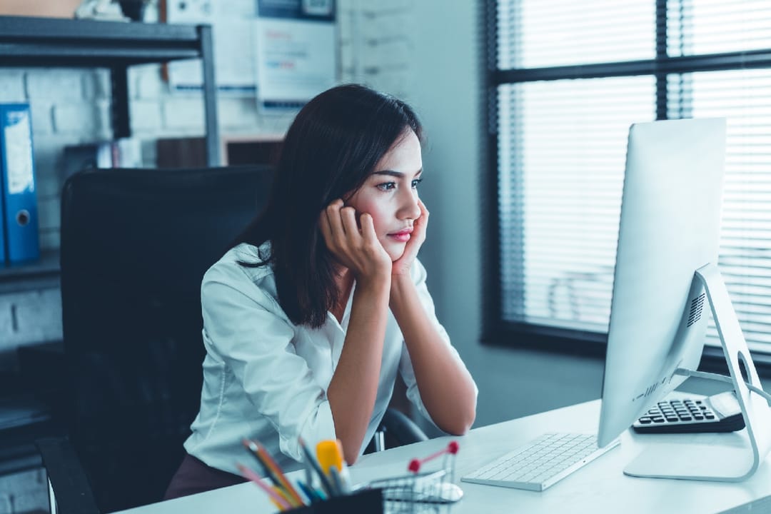 How to Be a Good Co-Worker: Qualities & Benefits